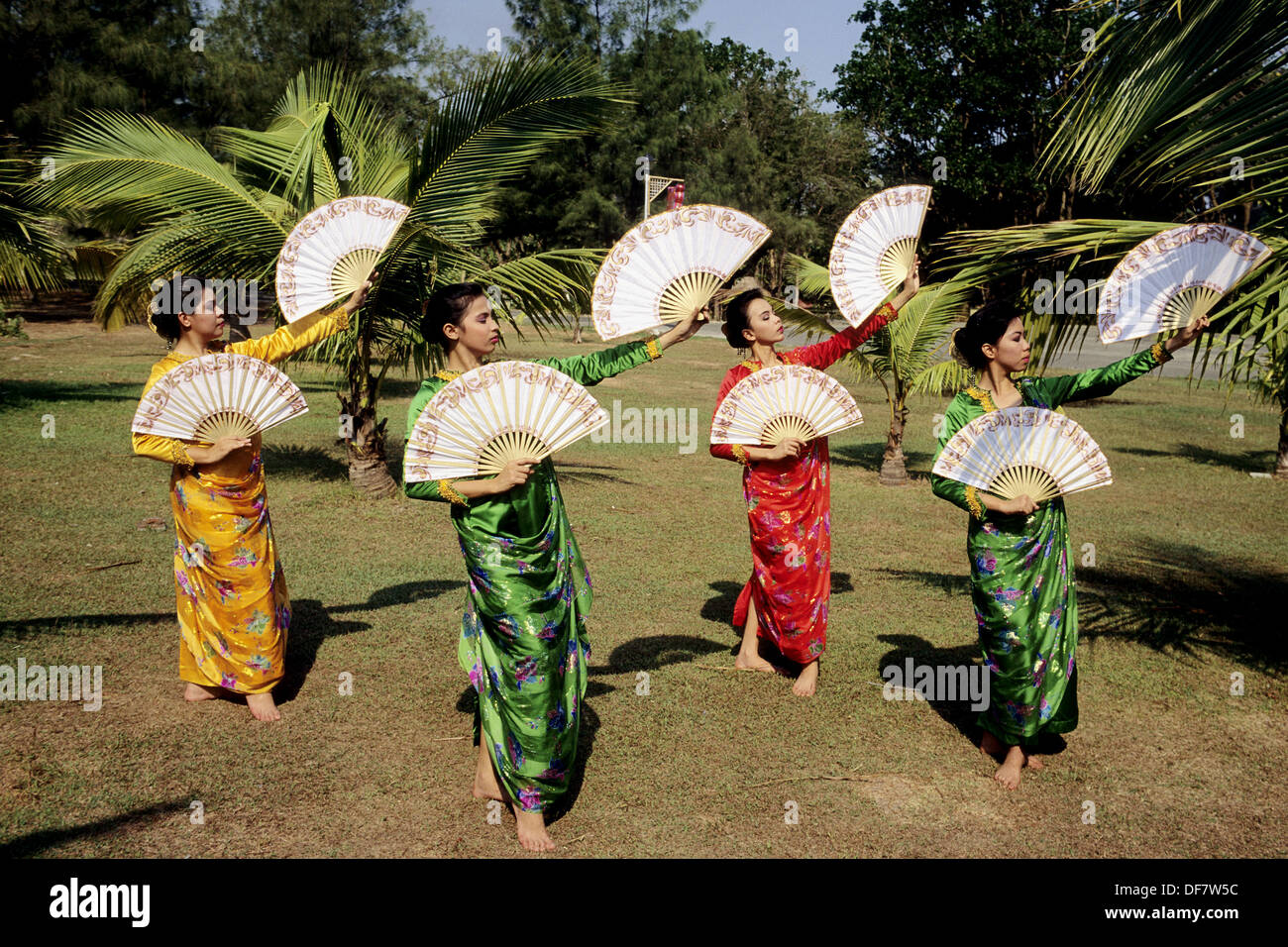 Manila philippines dancer hi-res stock photography and images - Alamy