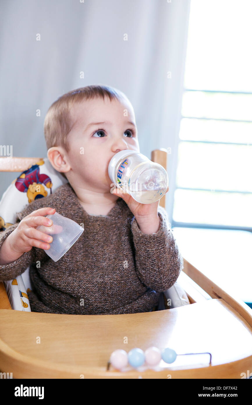 Child bottle feeding hi-res stock photography and images - Alamy