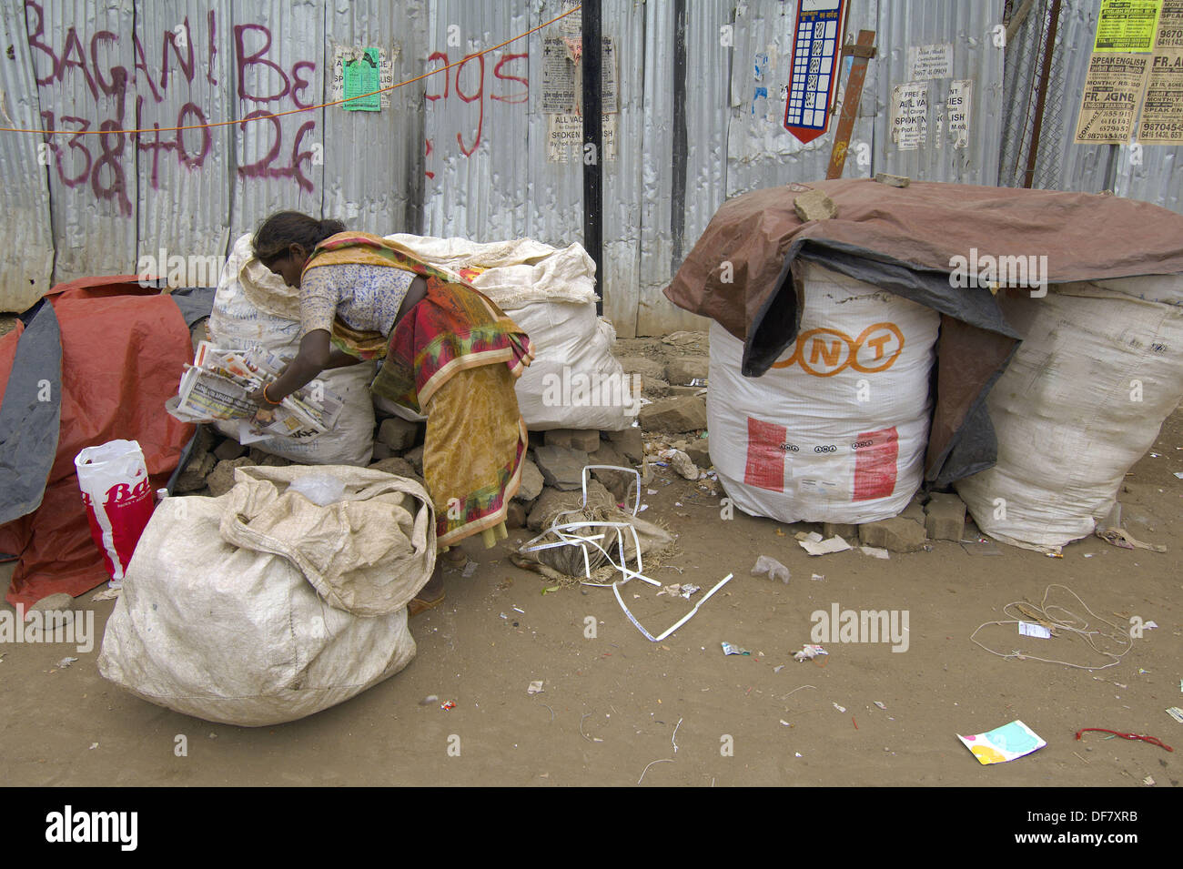 India maharashtra mumbai homeless people hi-res stock photography and ...