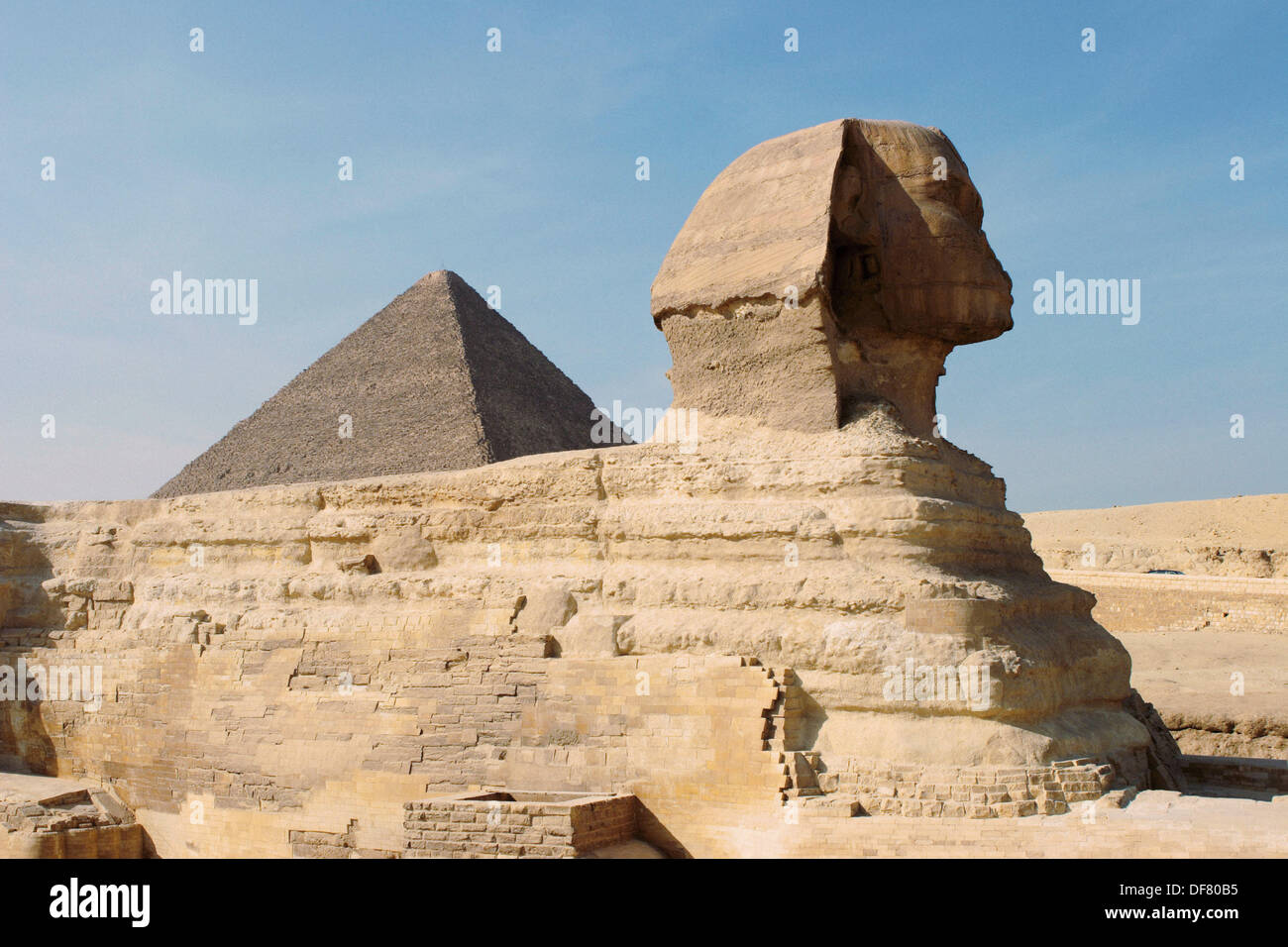 Sphinx and keops pyramid hi-res stock photography and images - Alamy