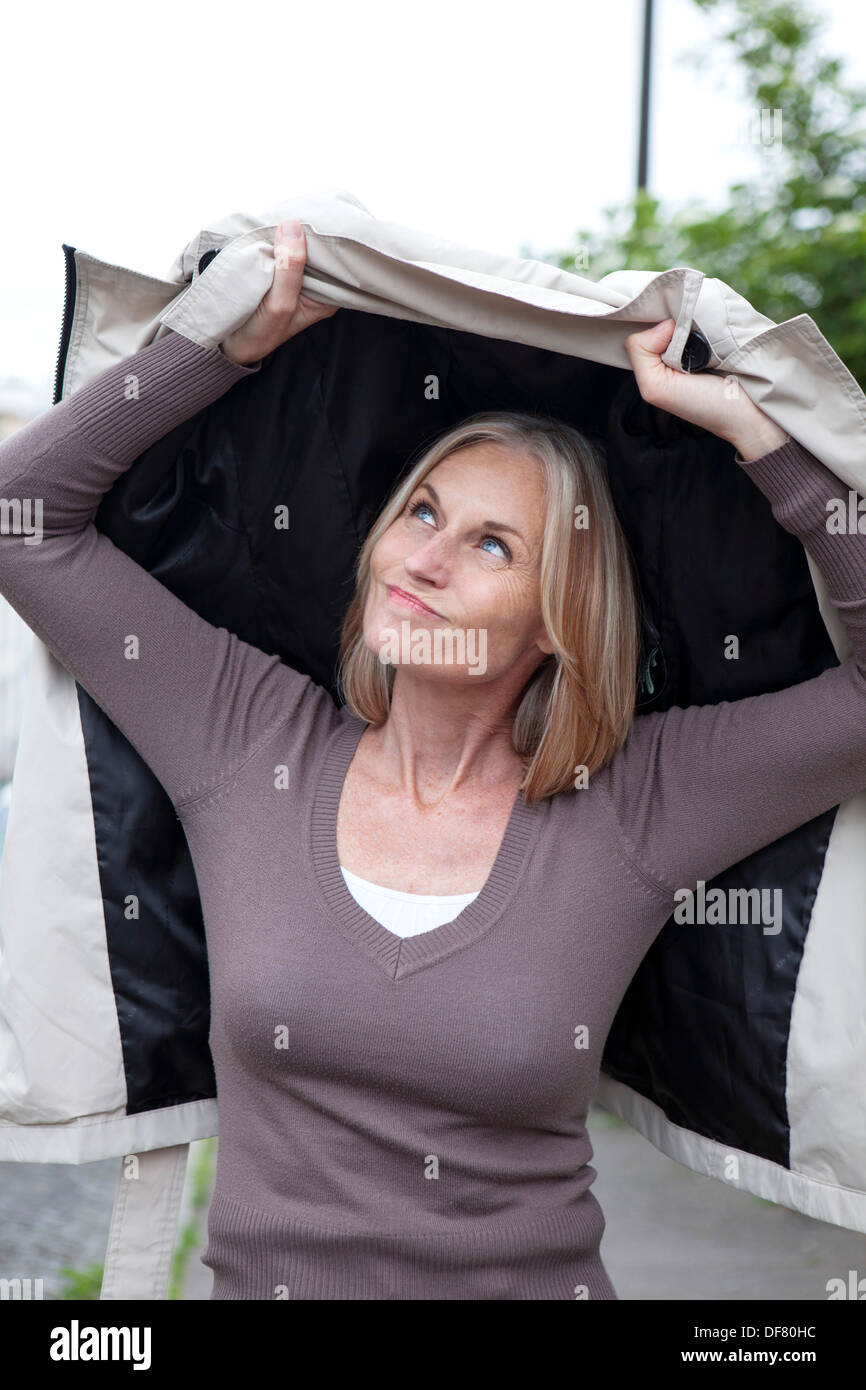 Senior citizen outdoors hi-res stock photography and images - Alamy