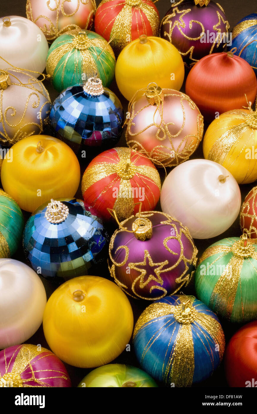 Ball shaped ornaments hi-res stock photography and images - Alamy