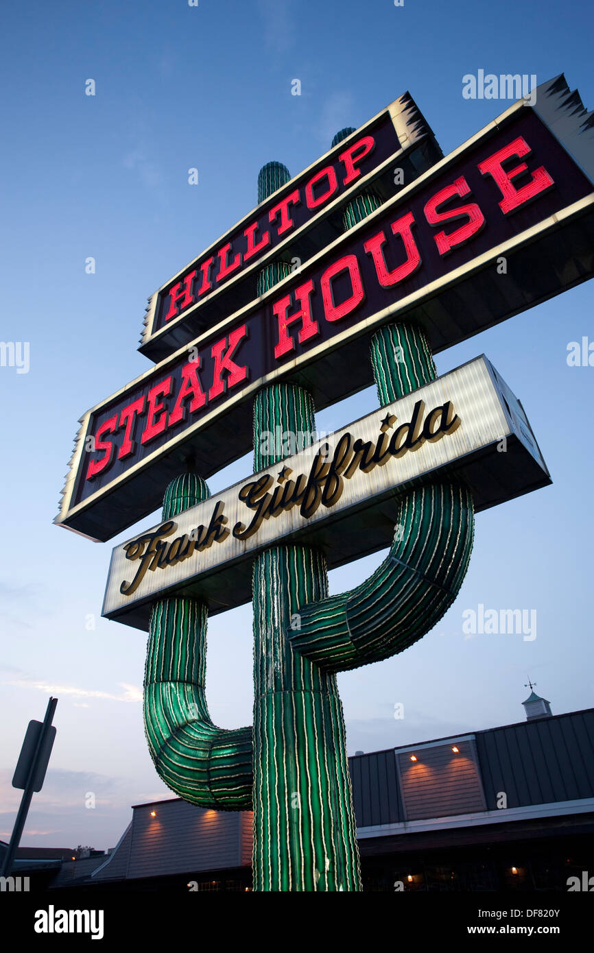 Hilltop steak house sign hi-res stock photography and images - Alamy