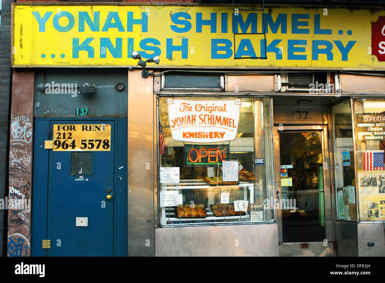 Yonah schimmel knish bakery hi-res stock photography and images - Alamy