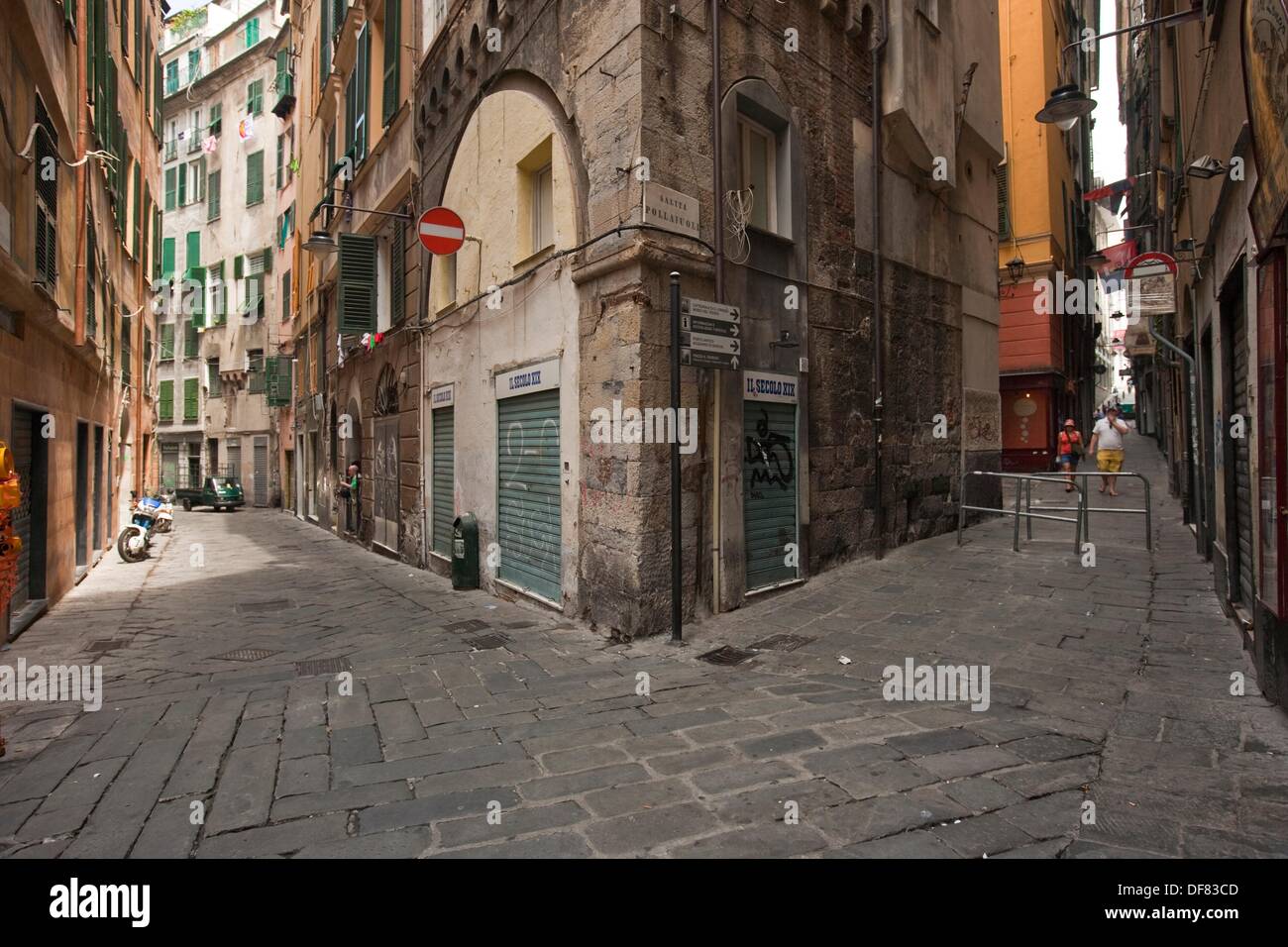 Downtown streets genova hi-res stock photography and images - Alamy