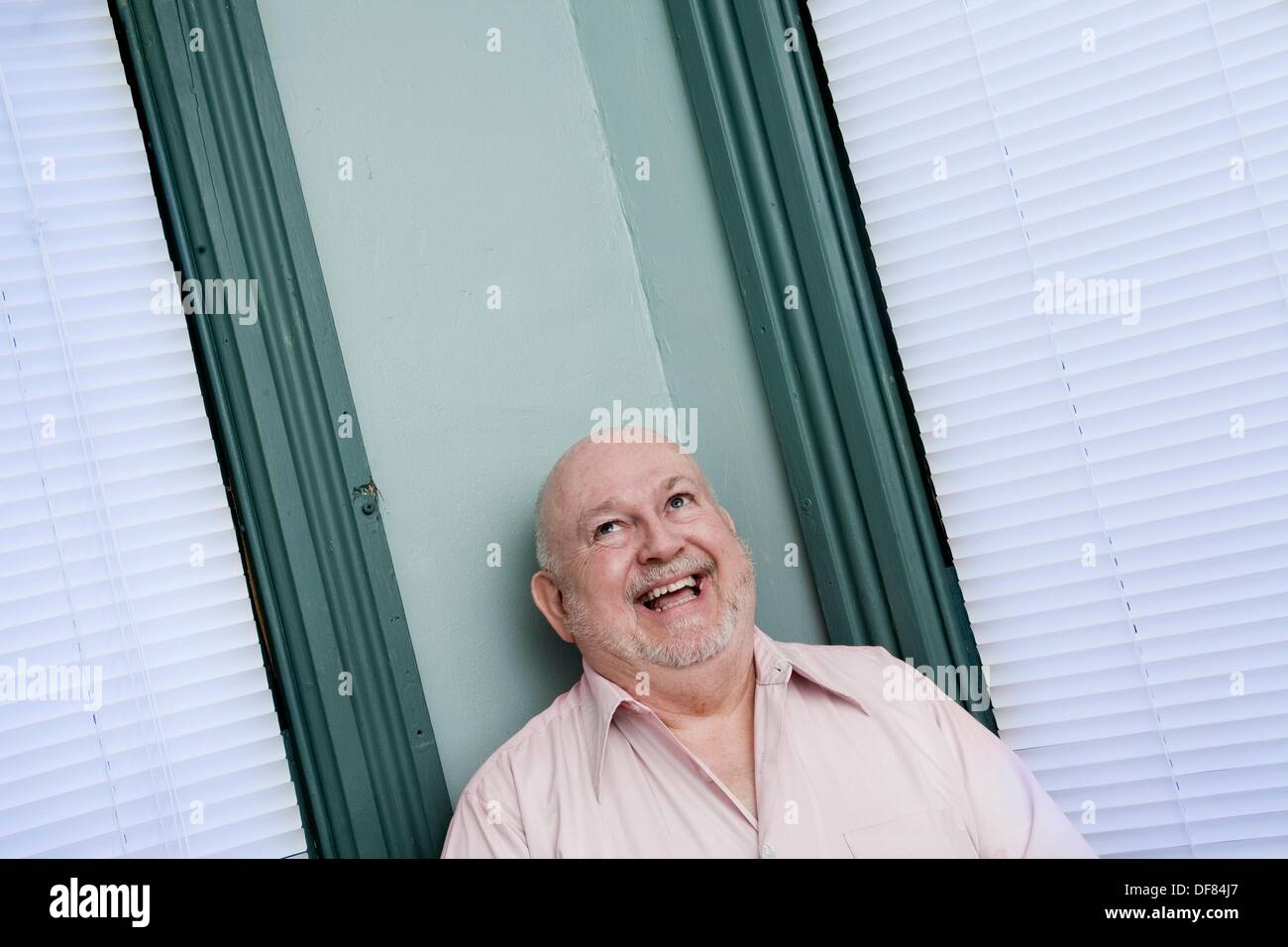 Stand between windows hi-res stock photography and images - Alamy