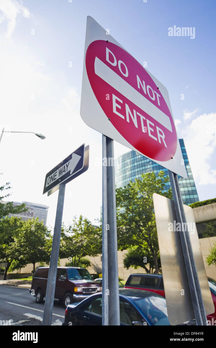 One way road signs hi-res stock photography and images - Alamy