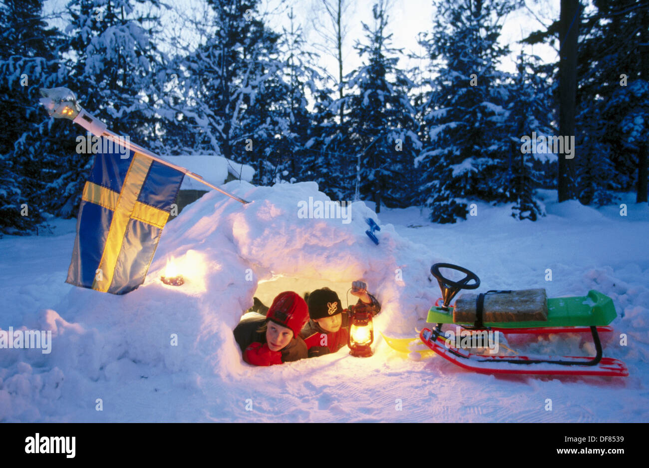 Children cave hi-res stock photography and images - Alamy