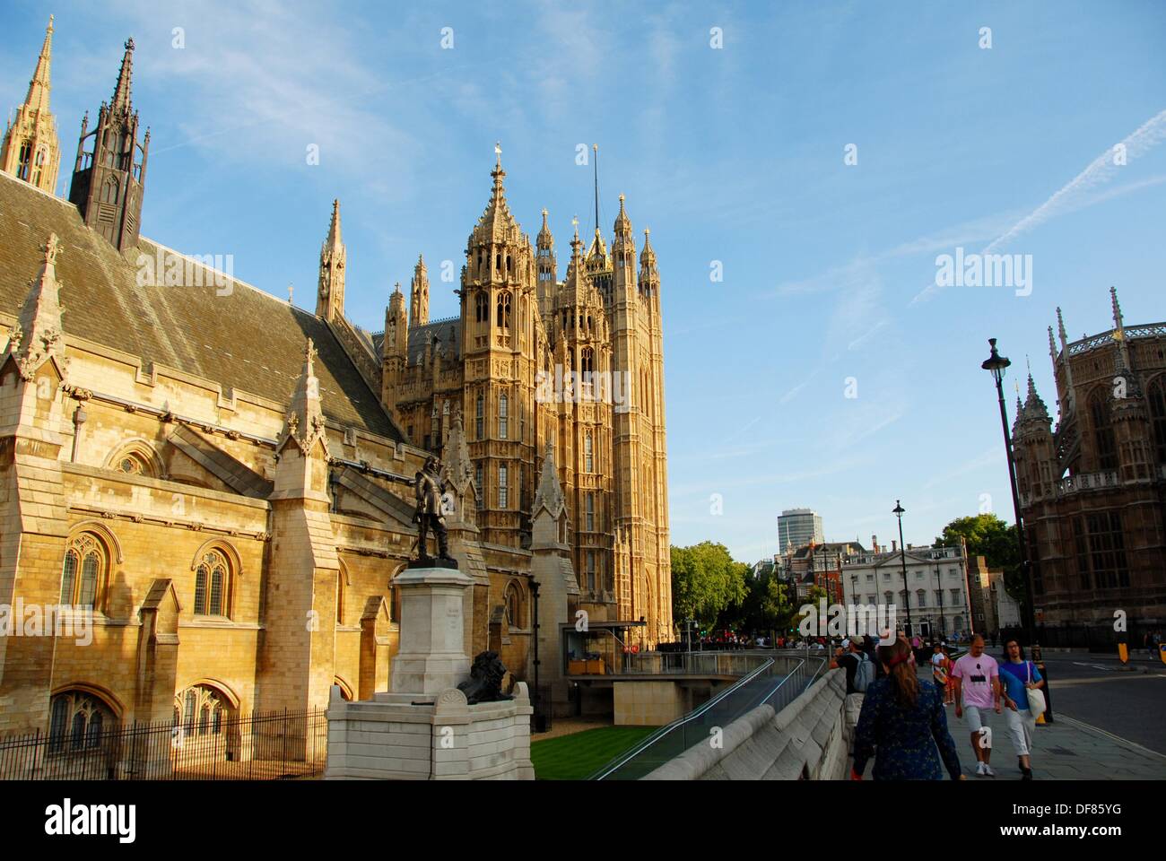 Houses parliament façade westminster hall hi-res stock photography and ...