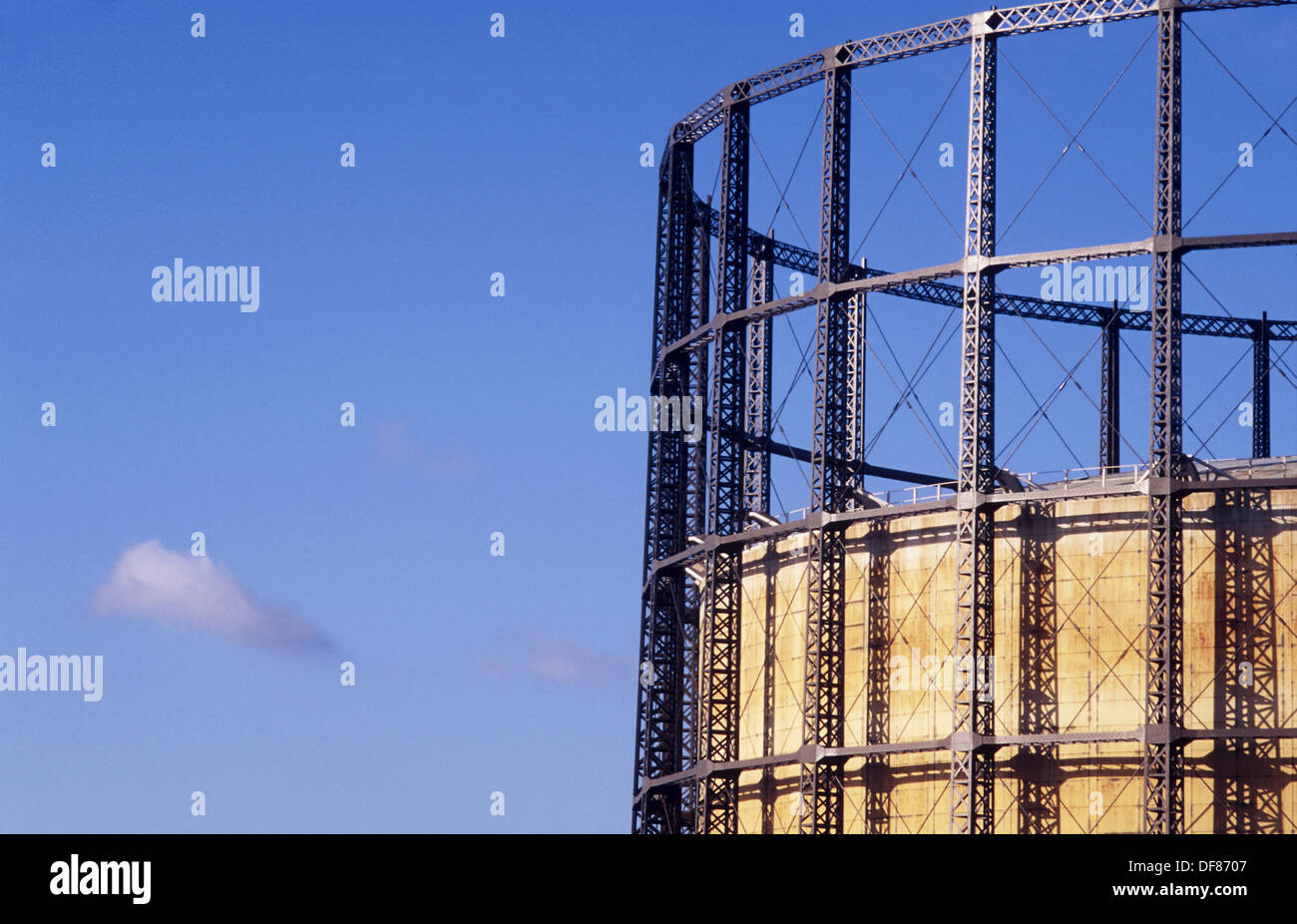 Gasometer england hi-res stock photography and images - Alamy