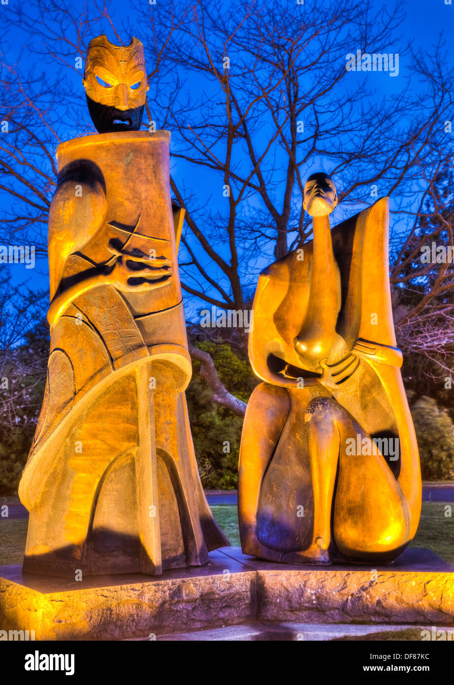 Maori statue hi-res stock photography and images - Alamy