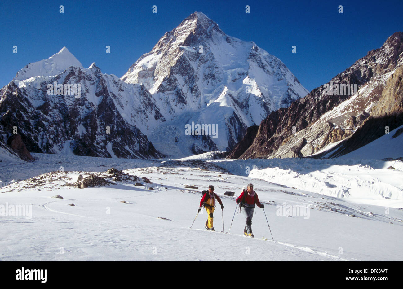 Skiers return from base of K2, Godwin-Austen glacier in spring ...