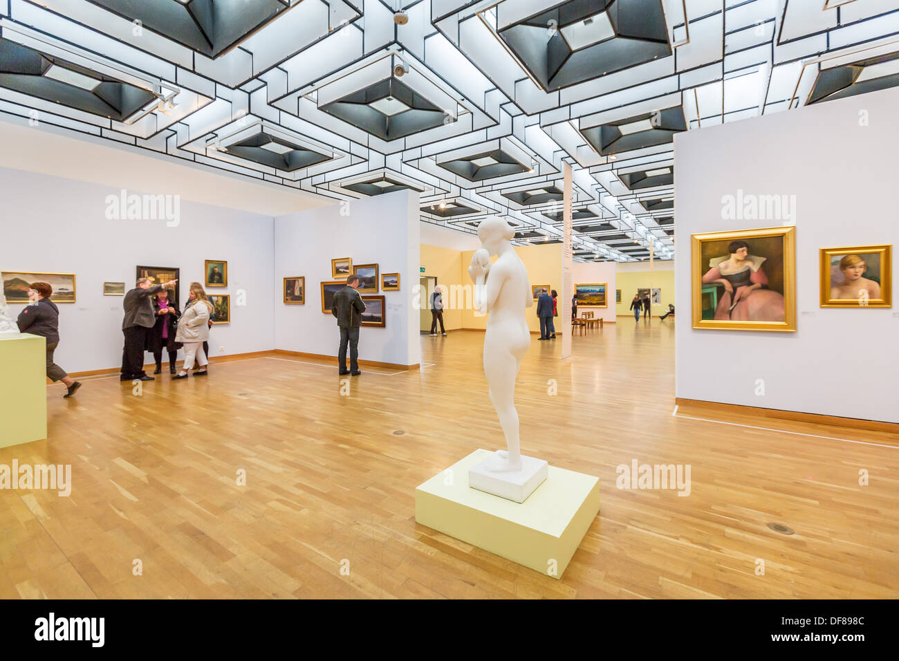 People viewing the paintings hi-res stock photography and images - Alamy