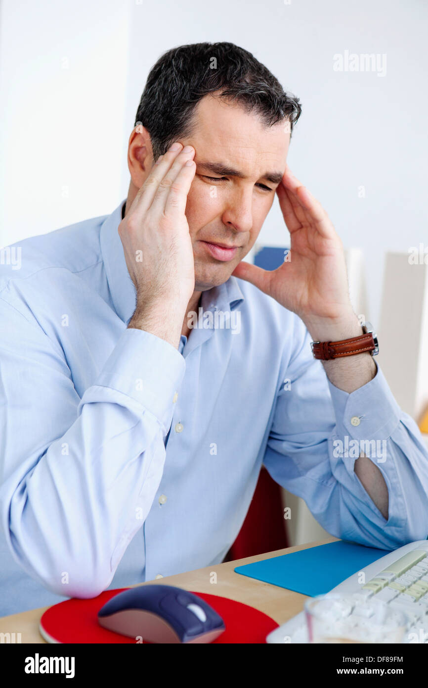 Office worker headache hi-res stock photography and images - Alamy