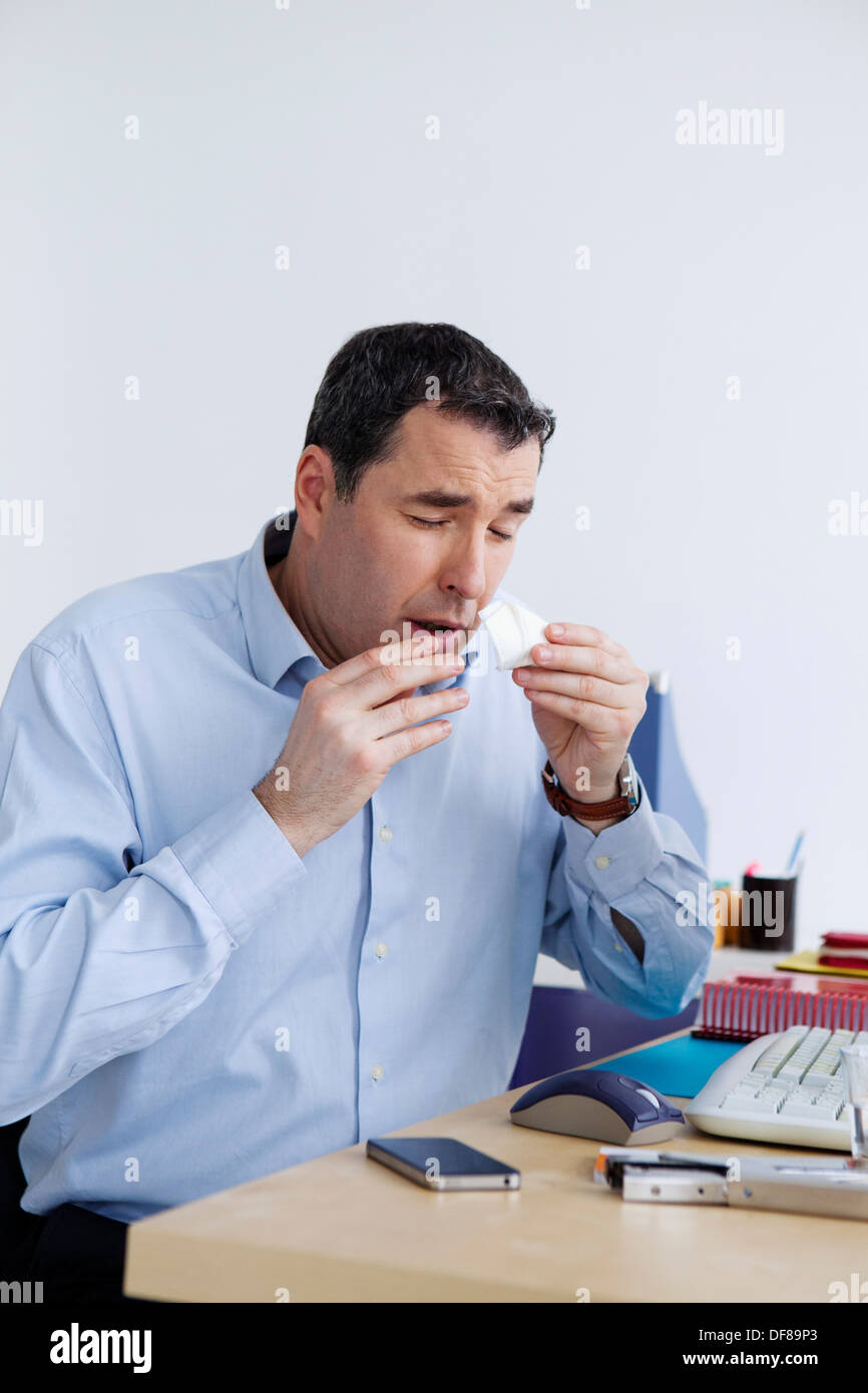 Office worker sneezing hi-res stock photography and images - Alamy