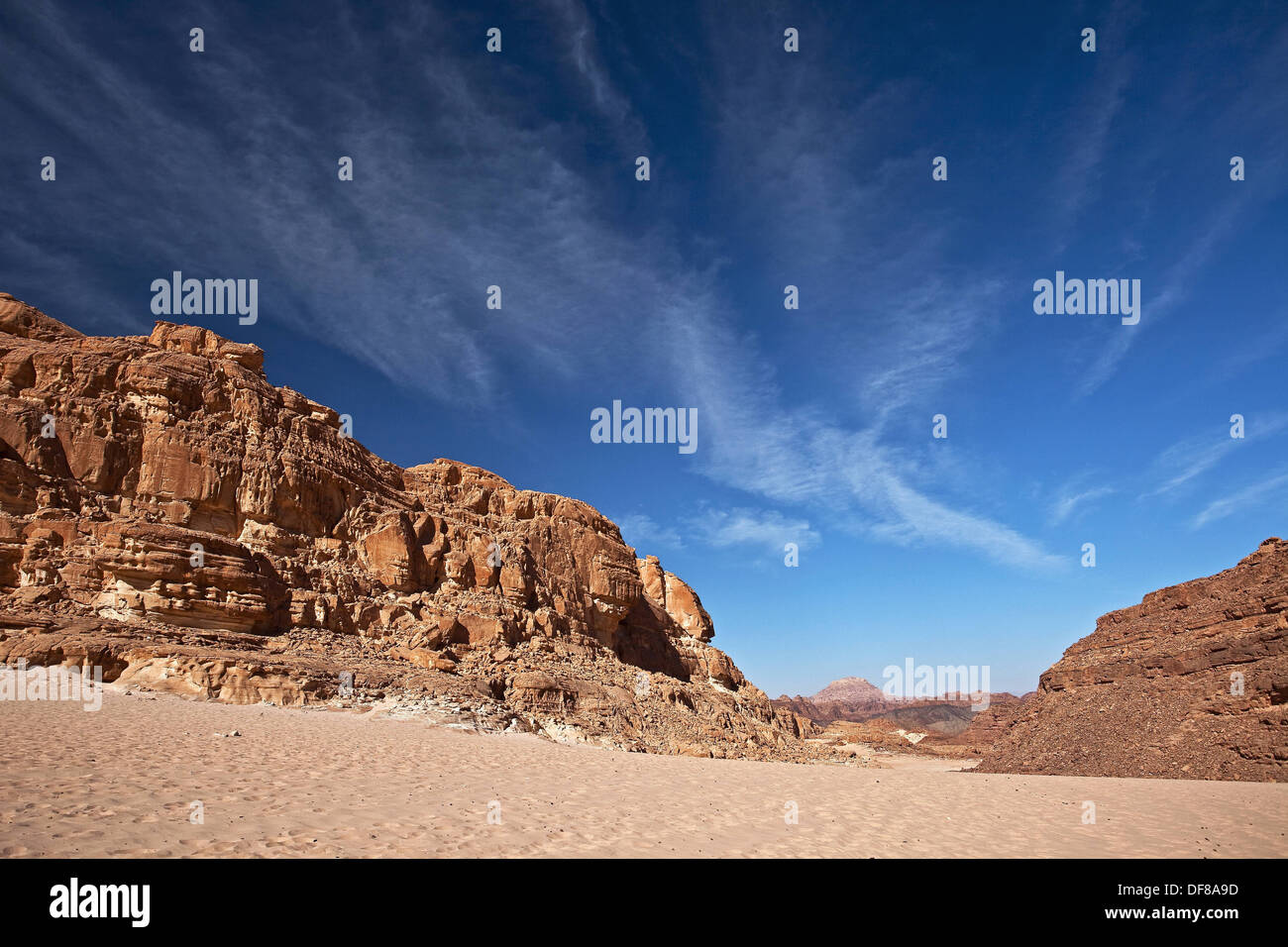 Sina desert hi-res stock photography and images - Alamy