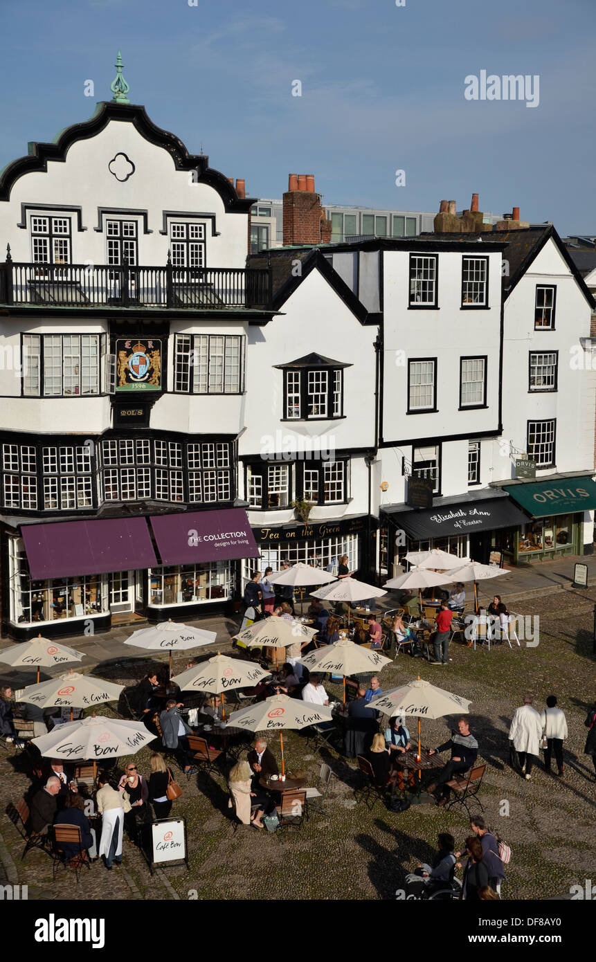 An outdoor café in the Cathedral Yard in Exeter, Devon Stock Photo - Alamy