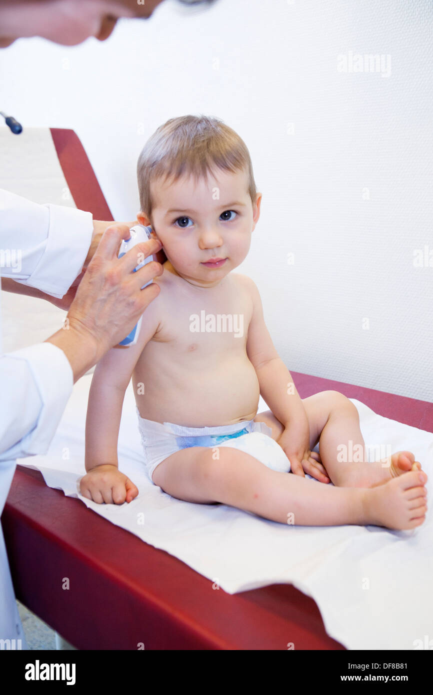 Doctor examine child fever hi-res stock photography and images - Alamy