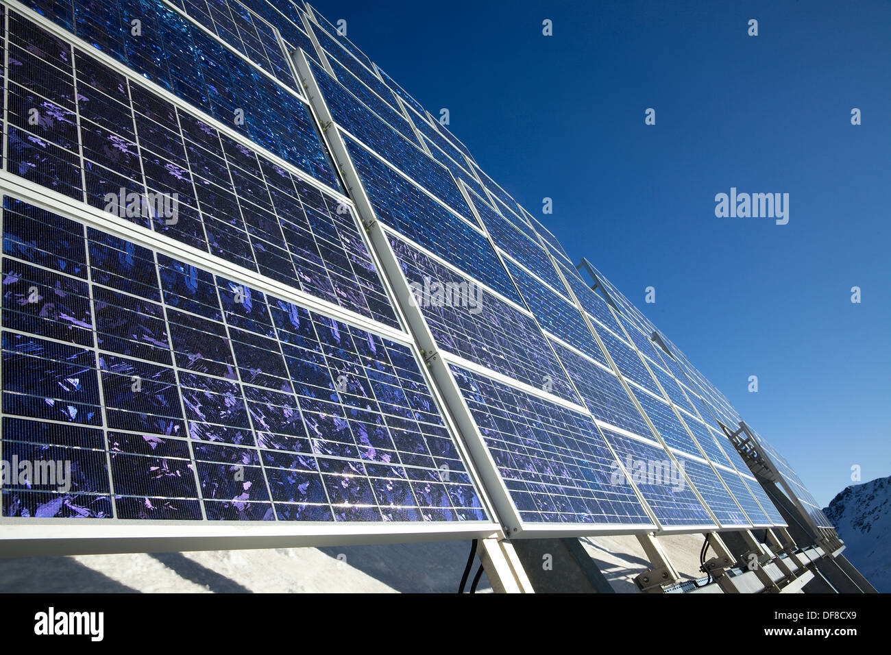 Large solar panel array hi-res stock photography and images - Alamy