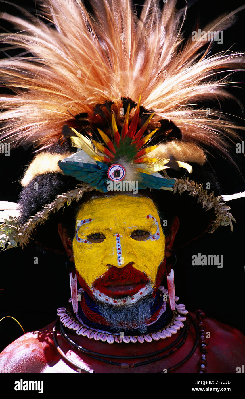 Huli tribesman hi-res stock photography and images - Alamy