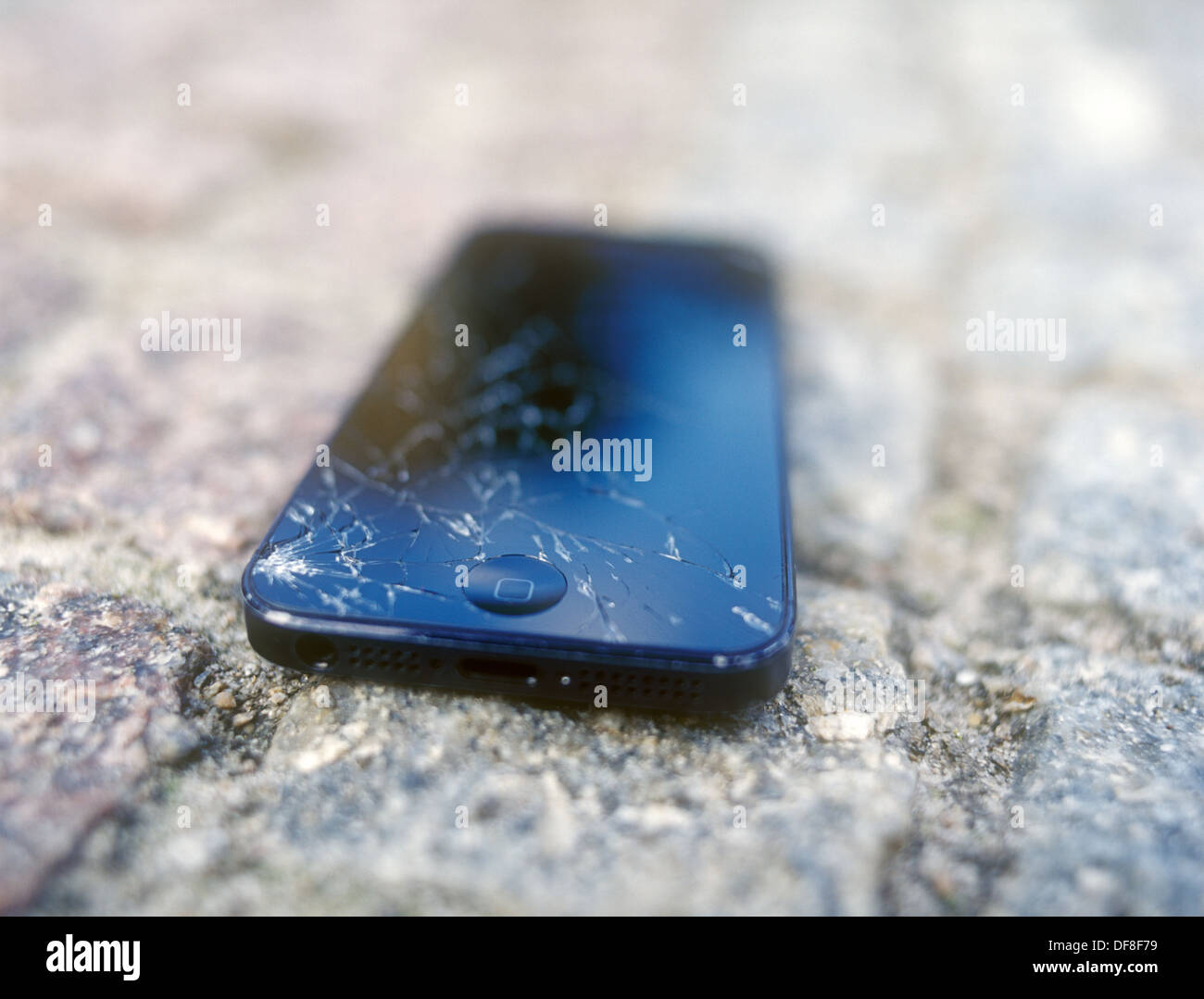 Broken mobile device Stock Photo - Alamy