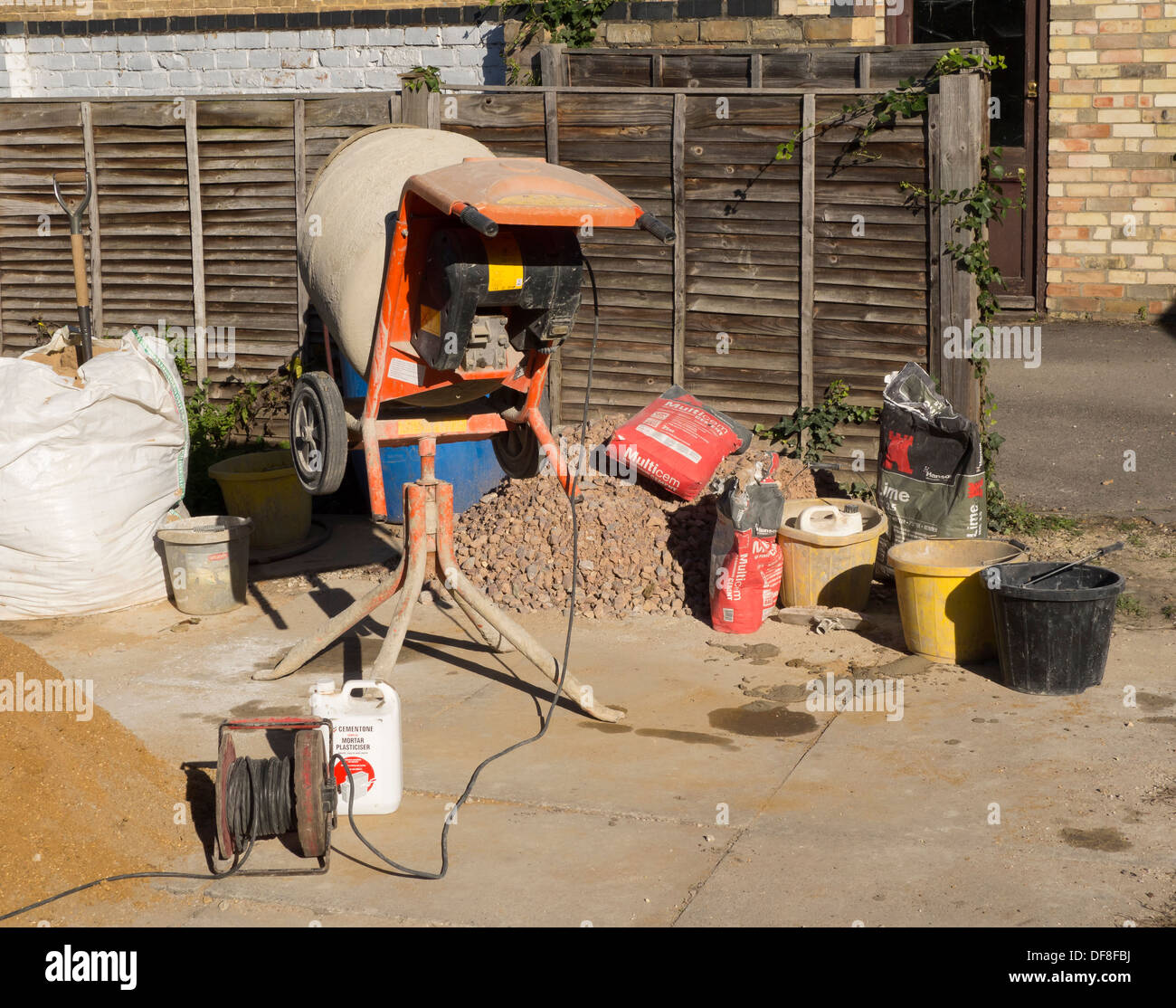 Mixing cement hi-res stock photography and images - Alamy