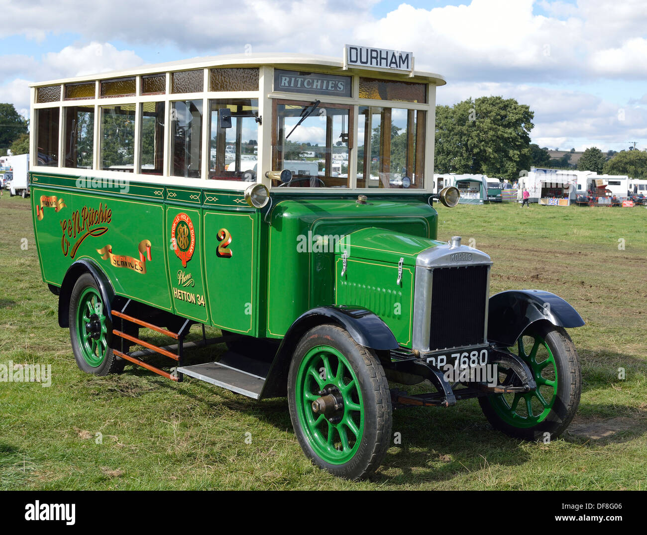 VINTAGE MORRIS BUS AT FETE IN ENGLAND. UK Stock Photo - Alamy