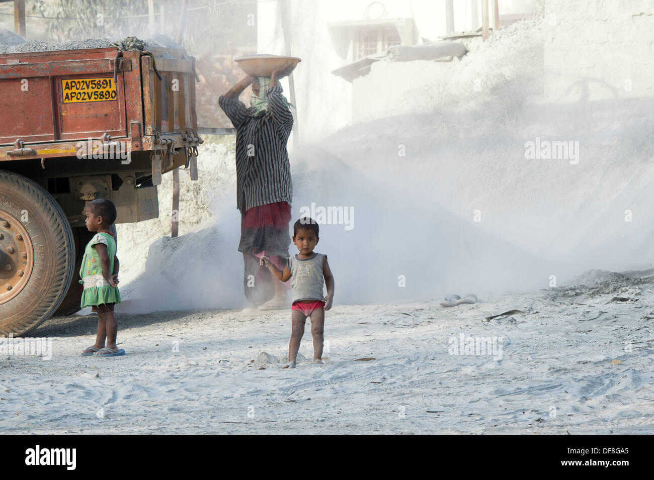 Children with pollution hi-res stock photography and images - Alamy