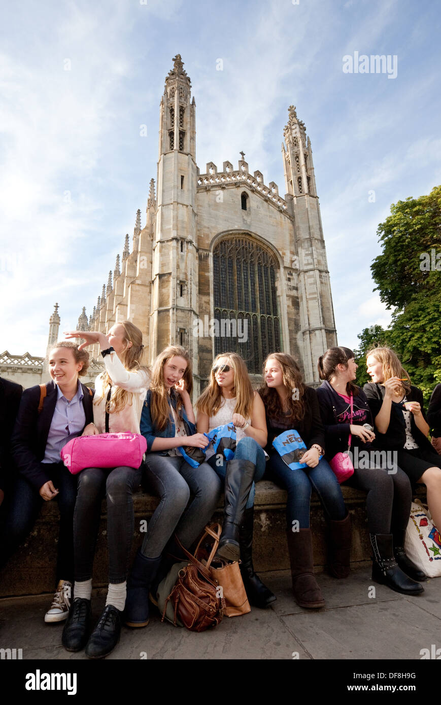 Visitors to Cambridge sitting by Kings College Chapel, Kings Parade ...