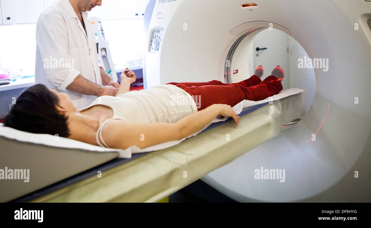 Cat scan of the abdomen hi-res stock photography and images - Alamy