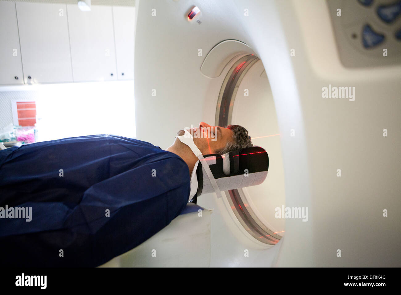 SKULL, CT SCAN EXAMINATION Stock Photo - Alamy