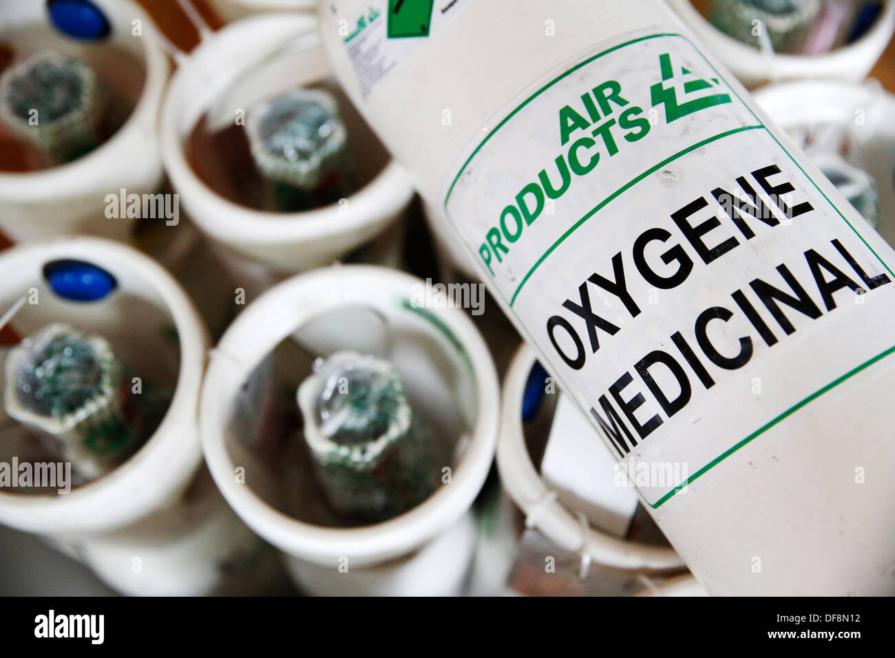 Oxygen bottles hi-res stock photography and images - Alamy