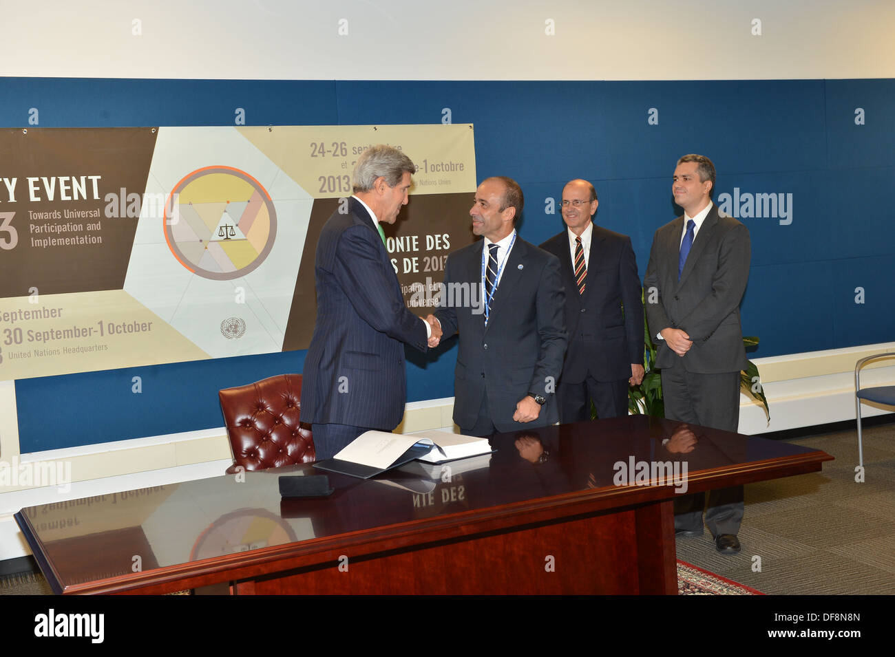 Treaty signing ceremony hi-res stock photography and images - Alamy