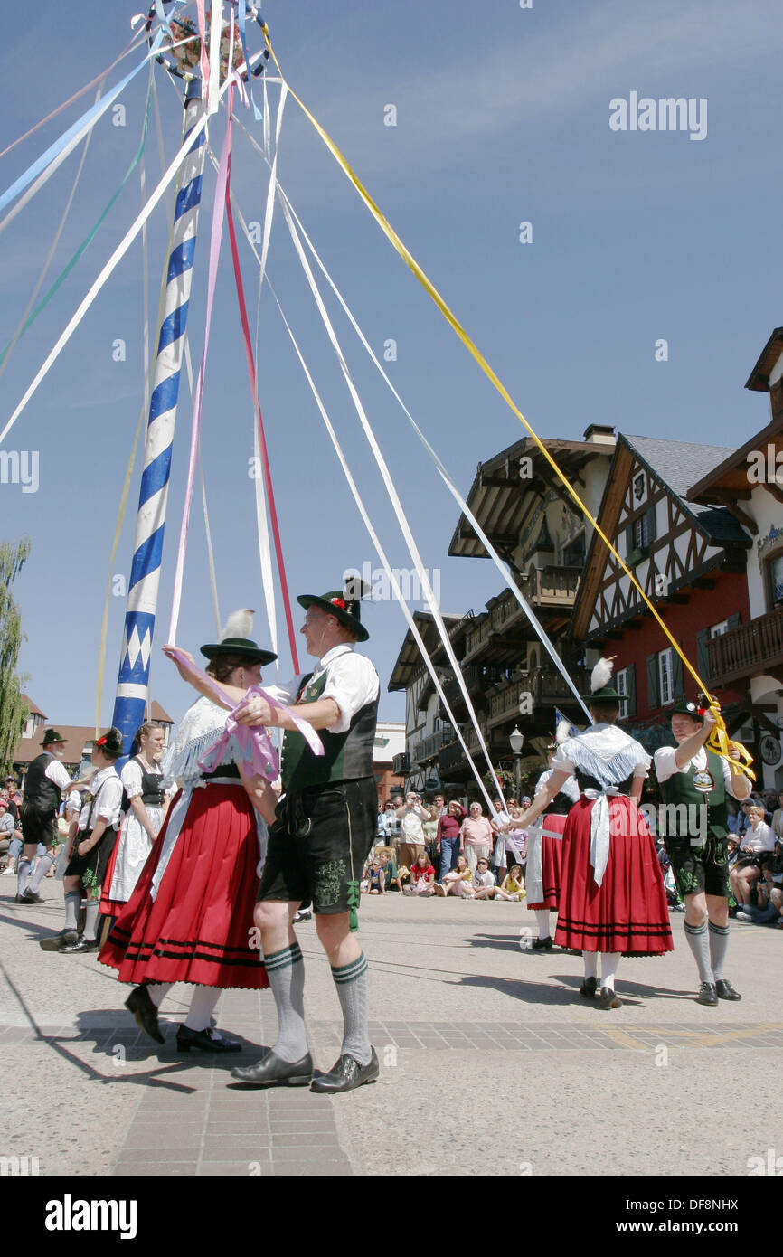 Bavarian folk dance hi-res stock photography and images - Alamy