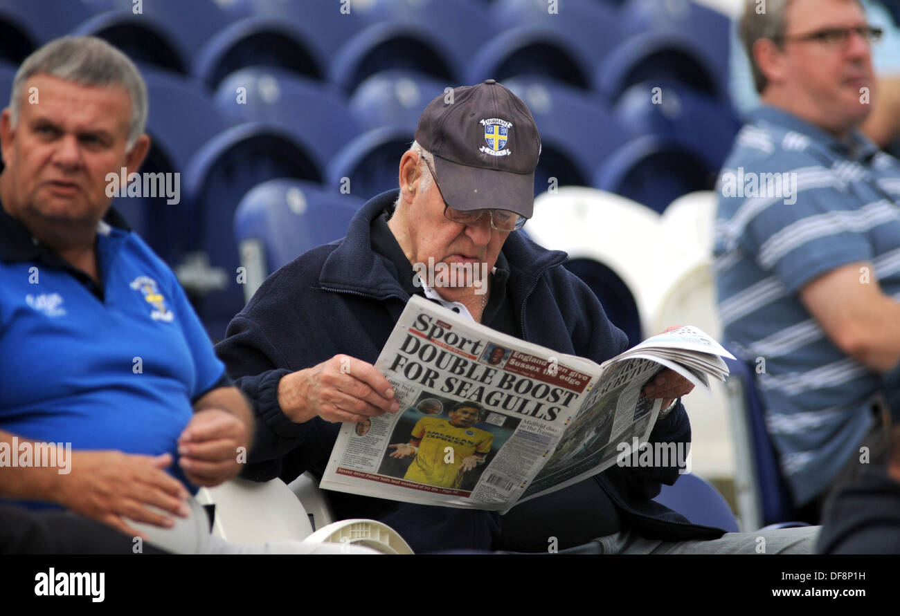 Sport pages newspaper hi-res stock photography and images - Alamy