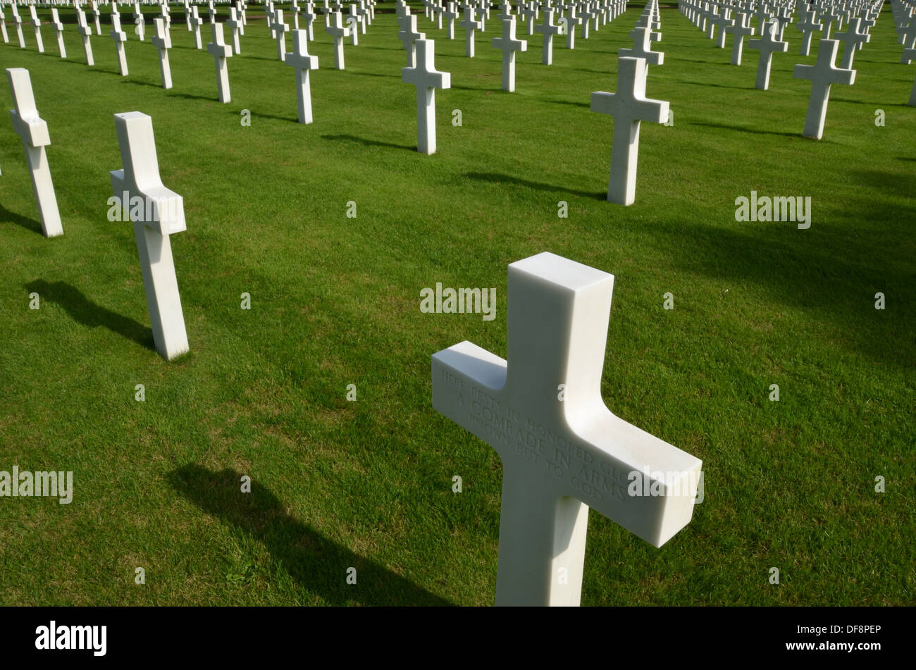 White crosses at wwii cemetery hi-res stock photography and images - Alamy