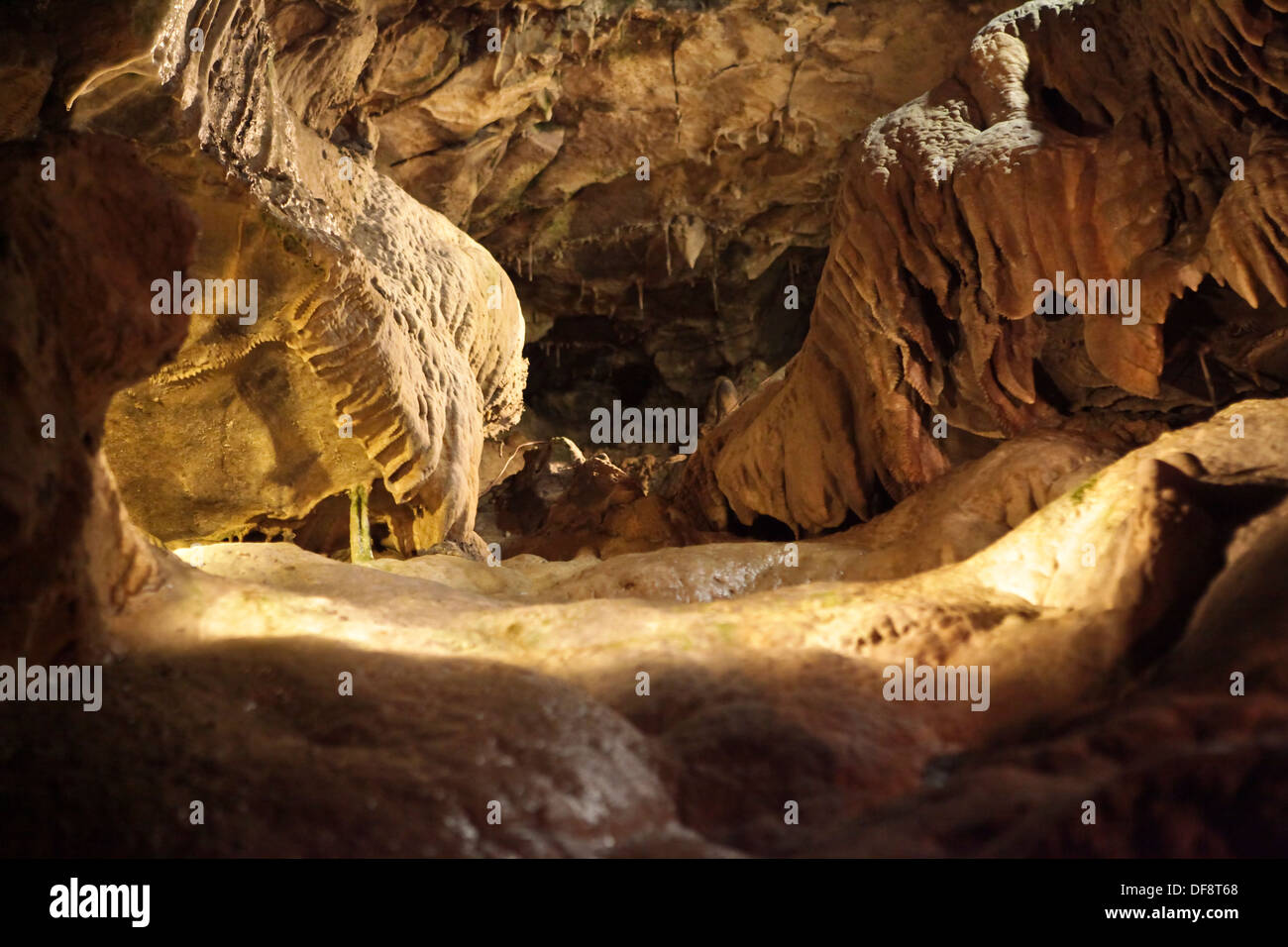 Cave flowstones hi-res stock photography and images - Alamy
