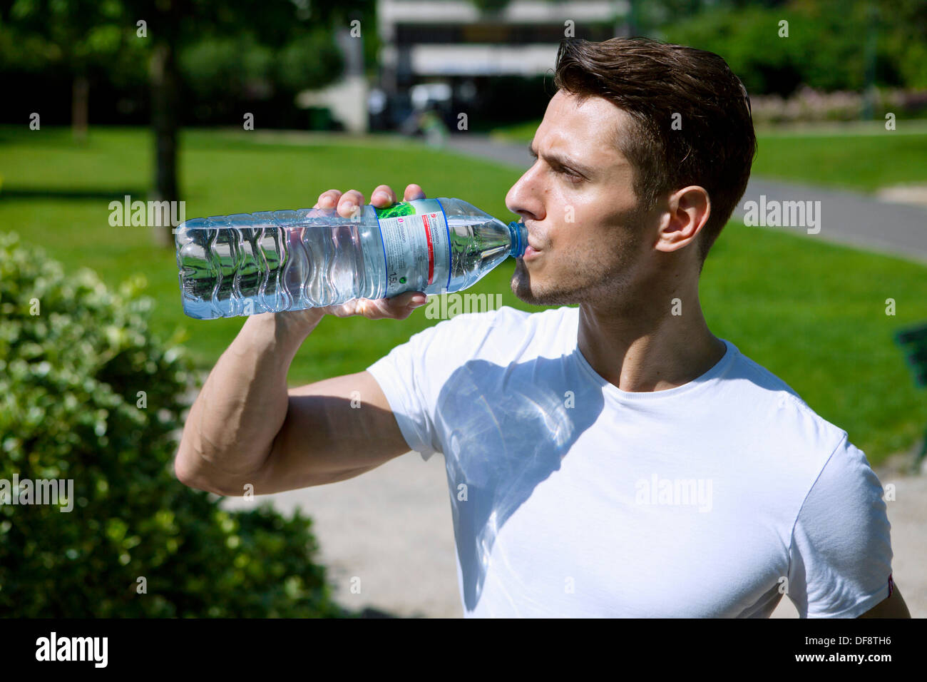 The thirsty man hi-res stock photography and images - Alamy