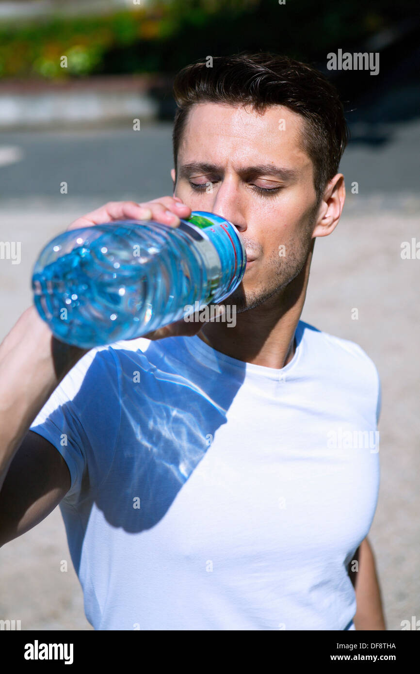 The thirsty man hi-res stock photography and images - Alamy