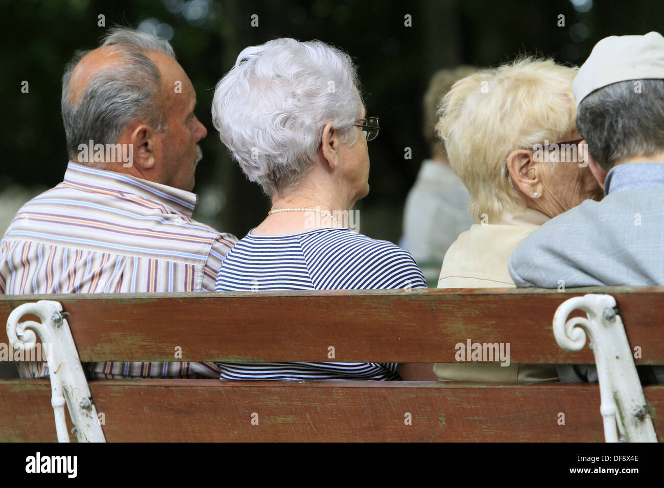 Senior citizens bench back hi-res stock photography and images - Alamy