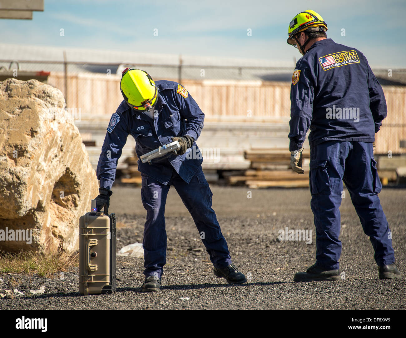 Finding finder hi-res stock photography and images - Alamy