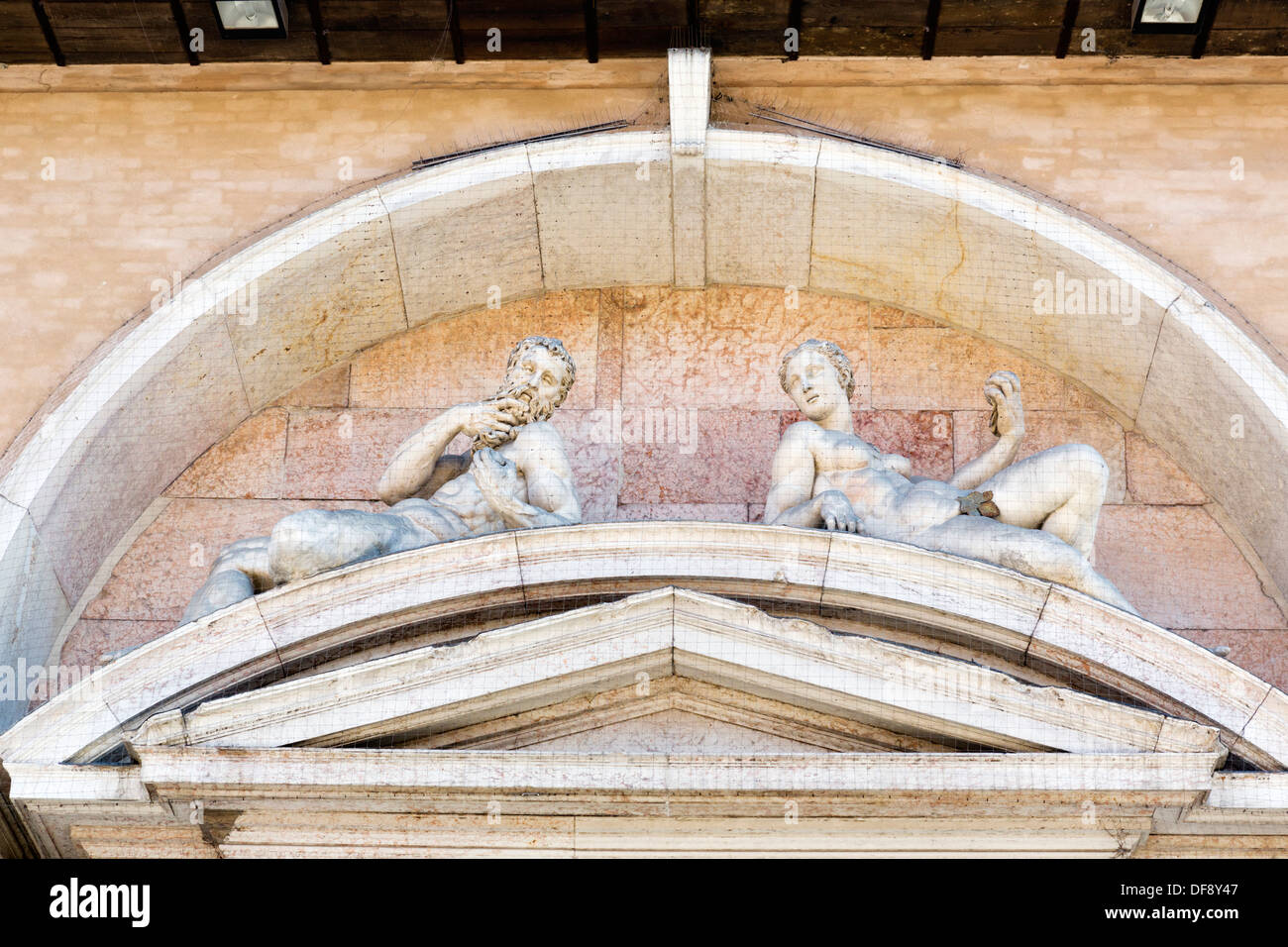 Adam and eve sculpture hi-res stock photography and images - Alamy