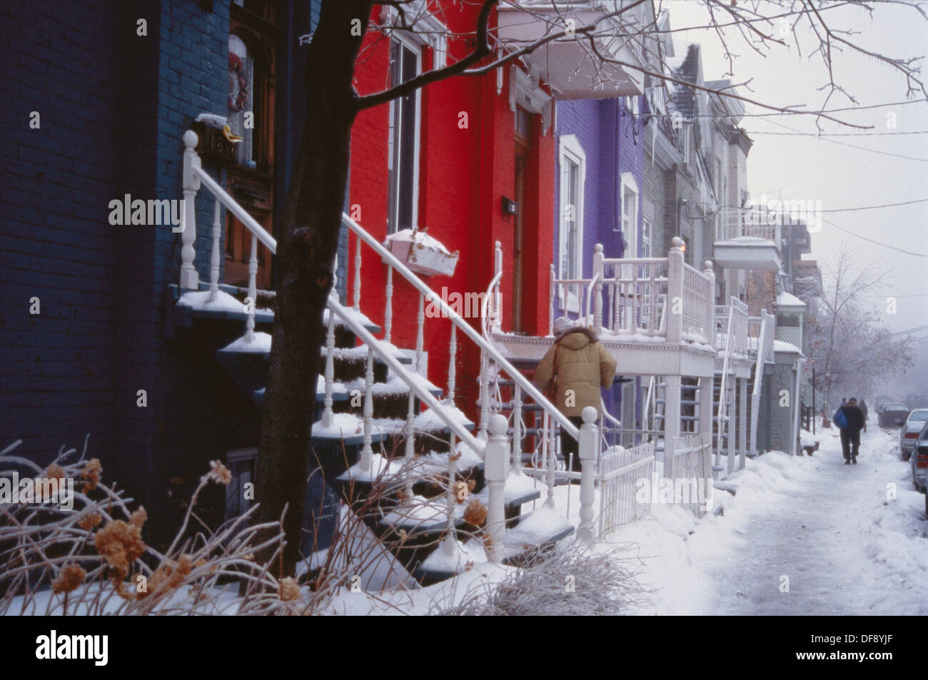 Canada quebec montreal snowy house hi-res stock photography and images ...