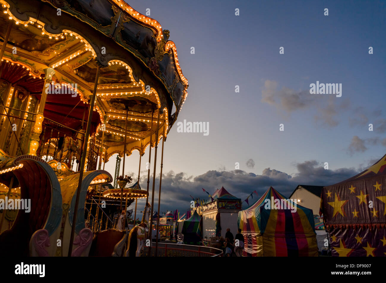 People on carnival rides hi-res stock photography and images - Alamy