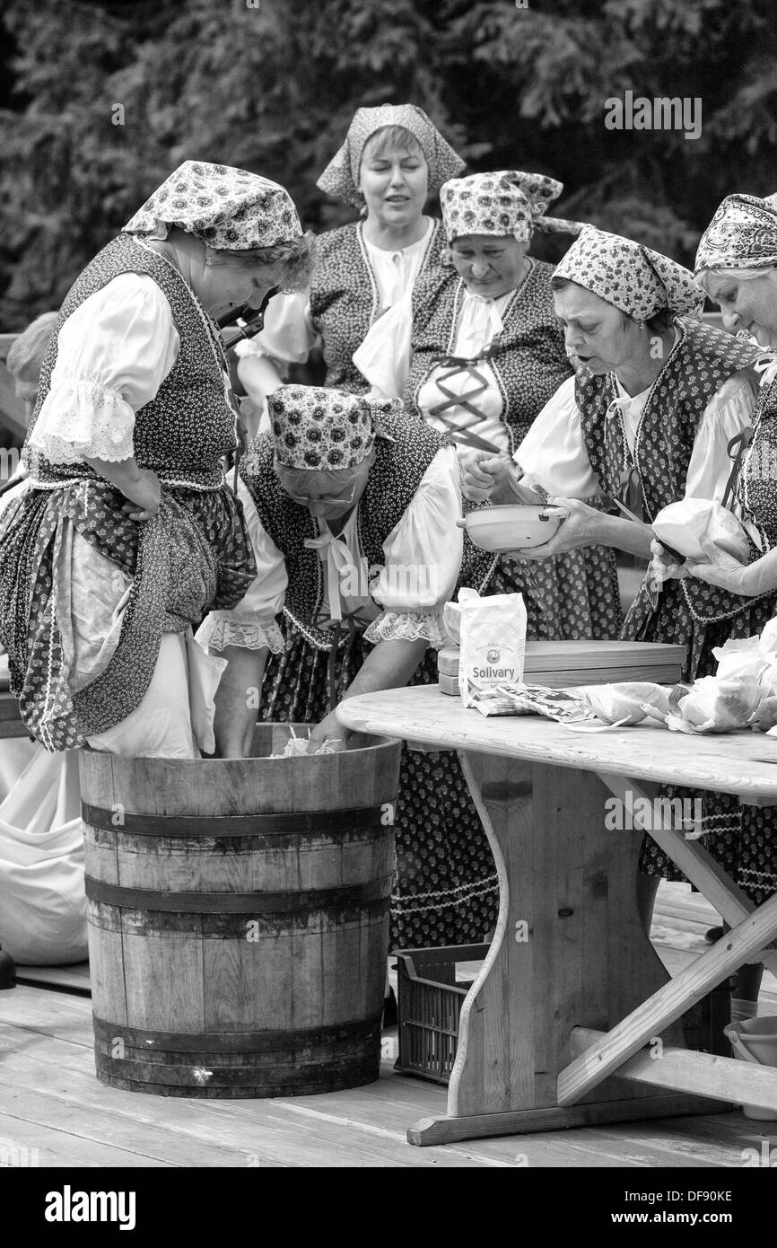 Folklore show hi-res stock photography and images - Alamy