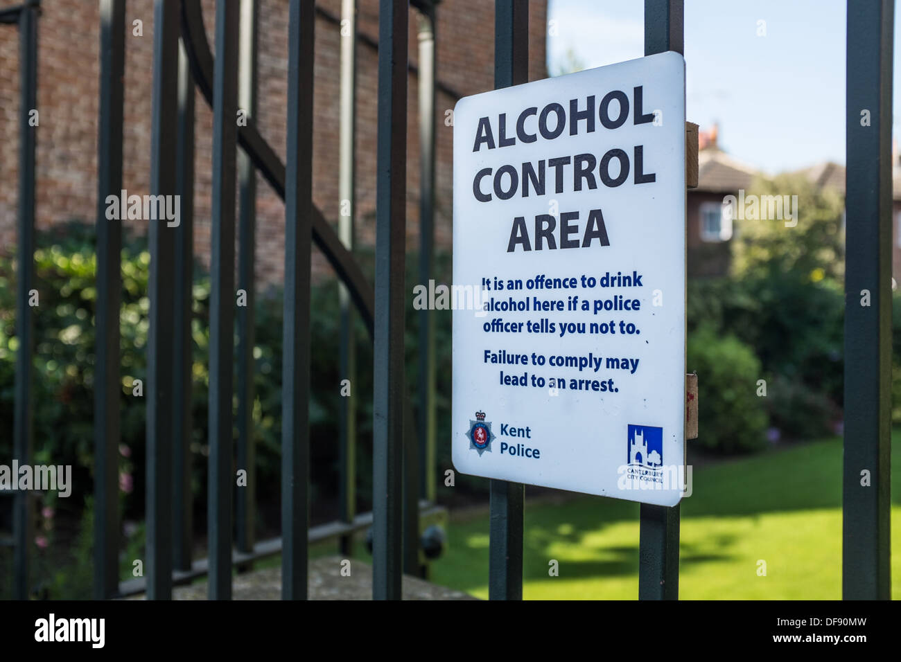 Alcohol warning hi-res stock photography and images - Alamy