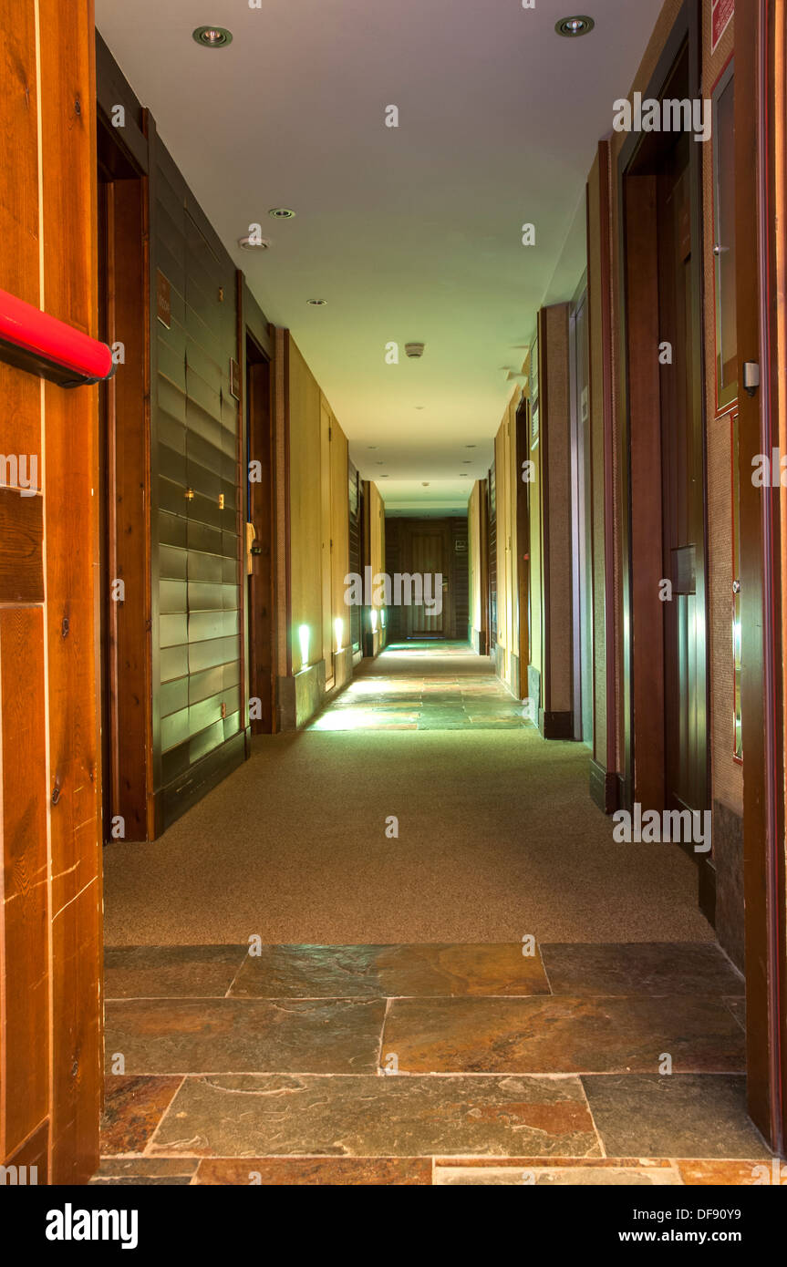 Walkway architecture hi-res stock photography and images - Alamy