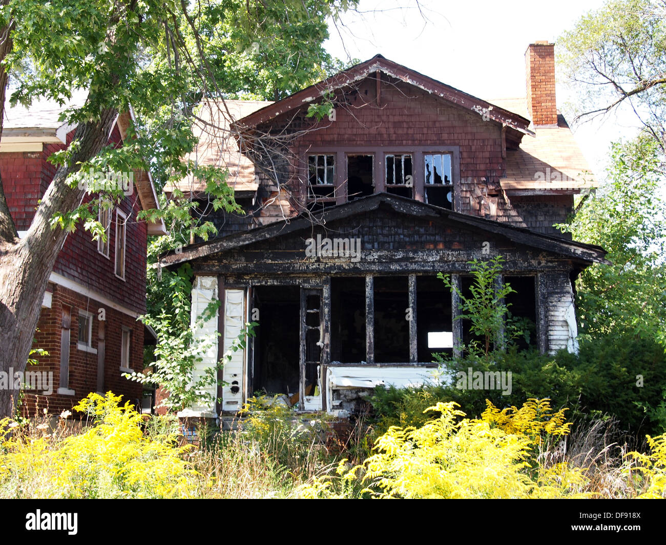 Burnt out house hi-res stock photography and images - Alamy