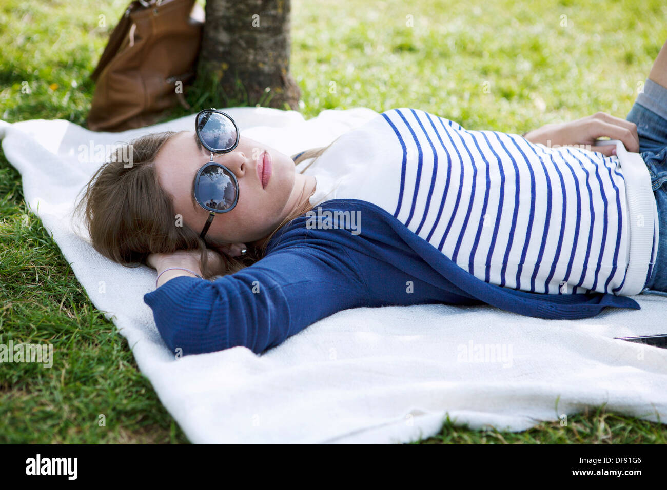 Woman nap grass hi-res stock photography and images - Alamy