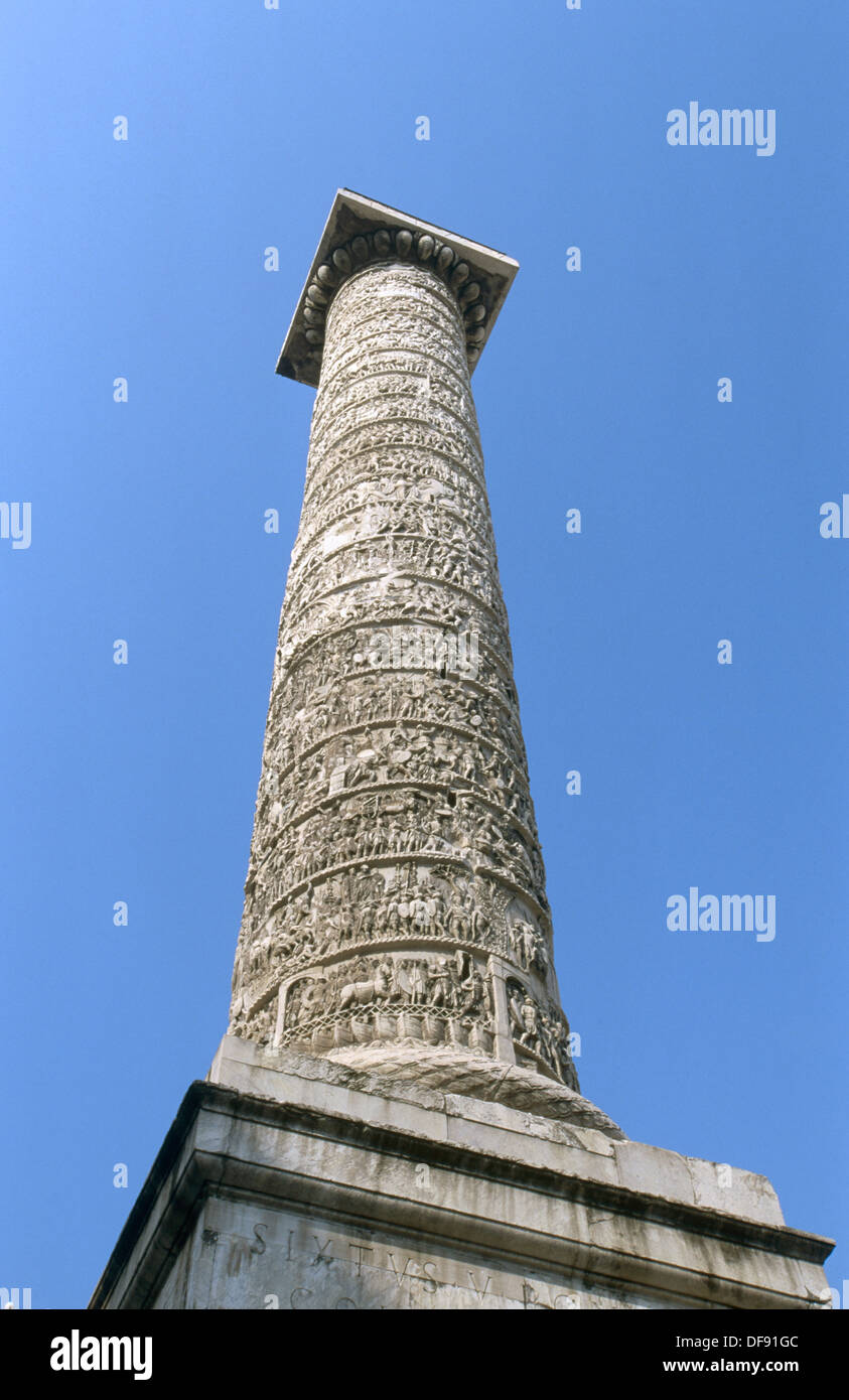 Piazza colonna rome hi-res stock photography and images - Alamy